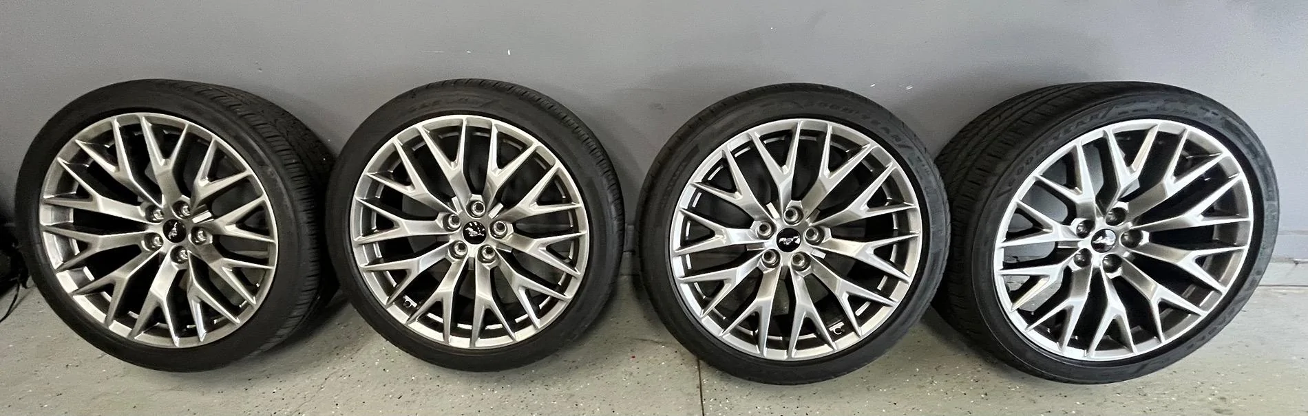 Minnesota - Mustang GT Premium silver 20 inch Wheels and Tires ...