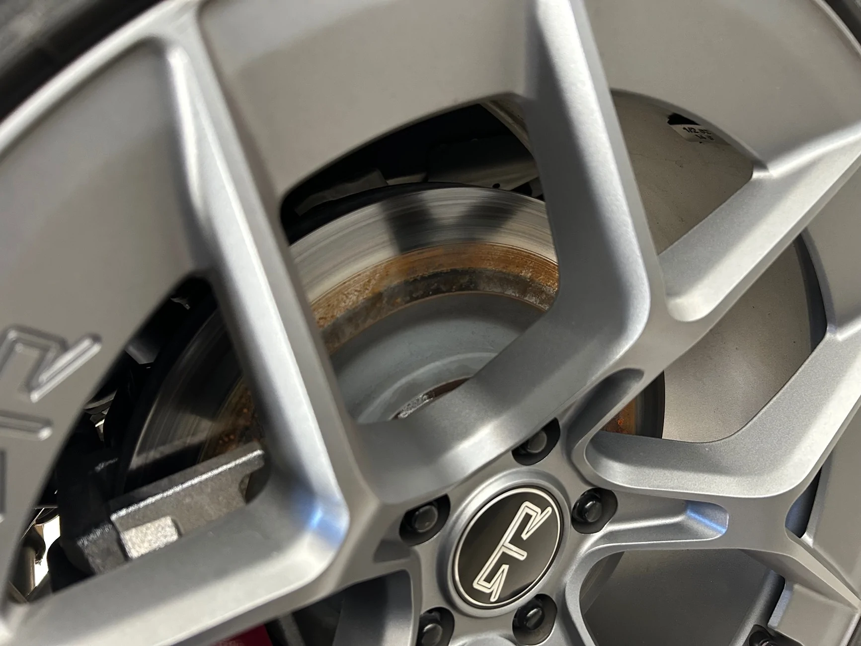 Rear Brake Rotor Uneven Wear Help Needed | Mustang7G - 2024+ S650 ...