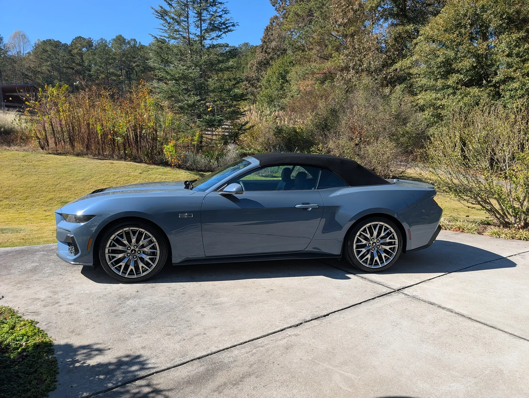 Do any S650 Verts come with a factory spoiler? | Mustang7G - 2024+ S650 ...